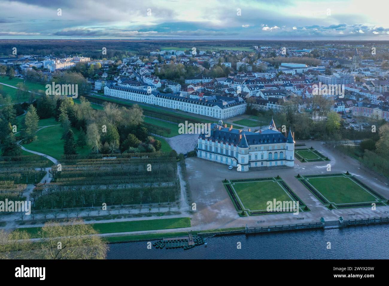 Luftbild Schlosspark und Schloss Chateau de Rambouillet, Departement ...