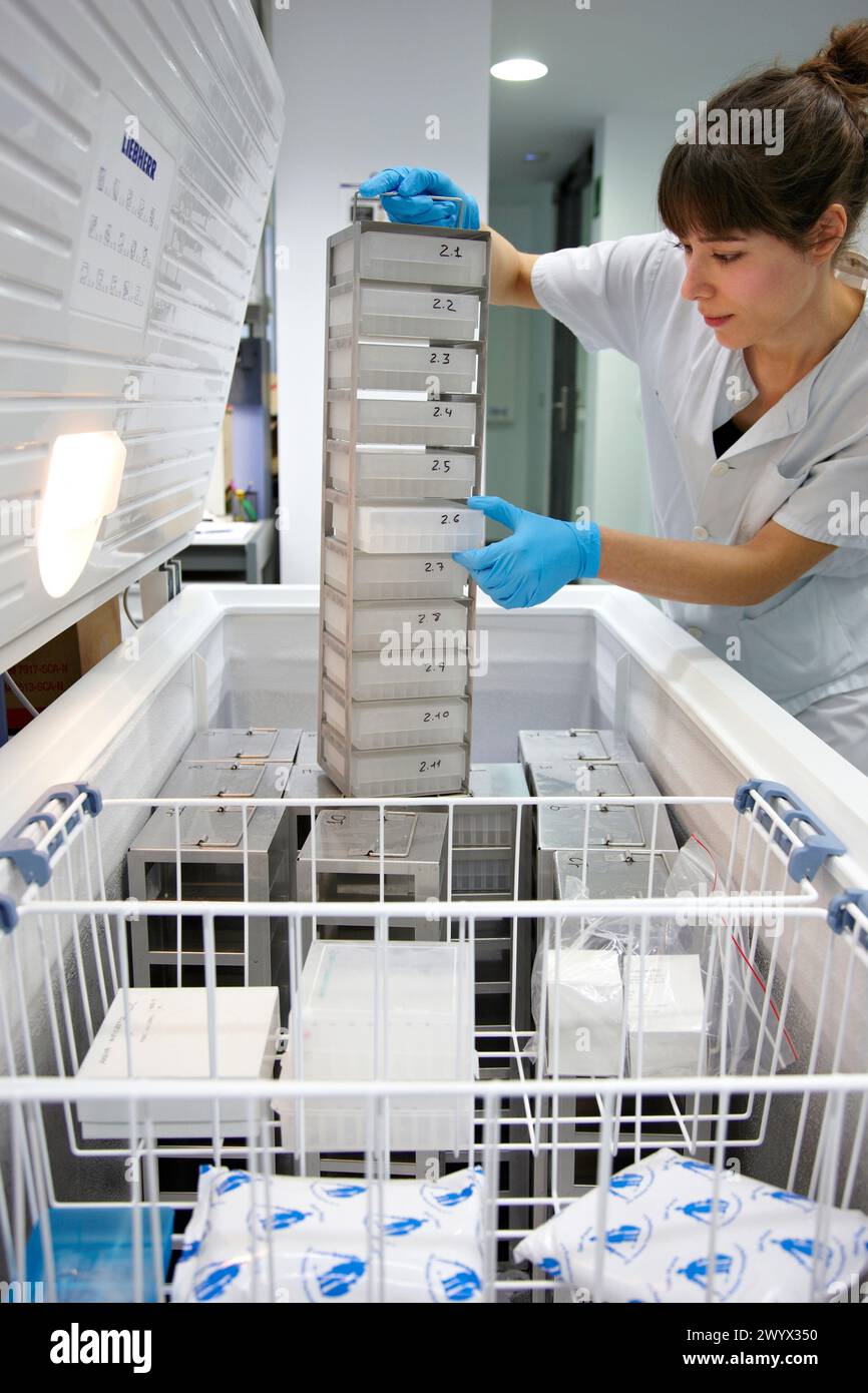 Frozen tissue hi-res stock photography and images - Alamy