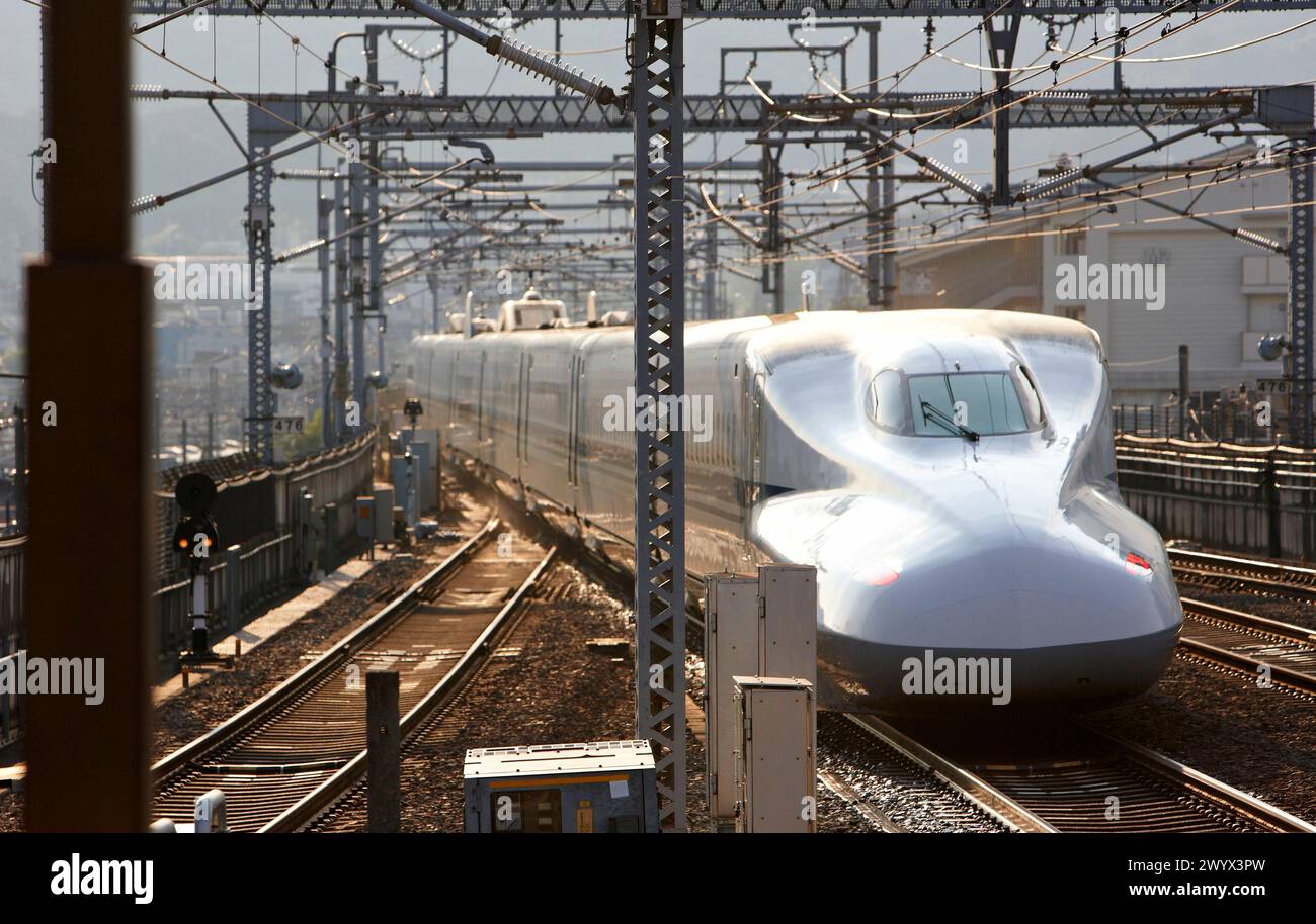 Shinkansen high speed train, Railway station, Kyoto, Japan Stock Photo - Alamy