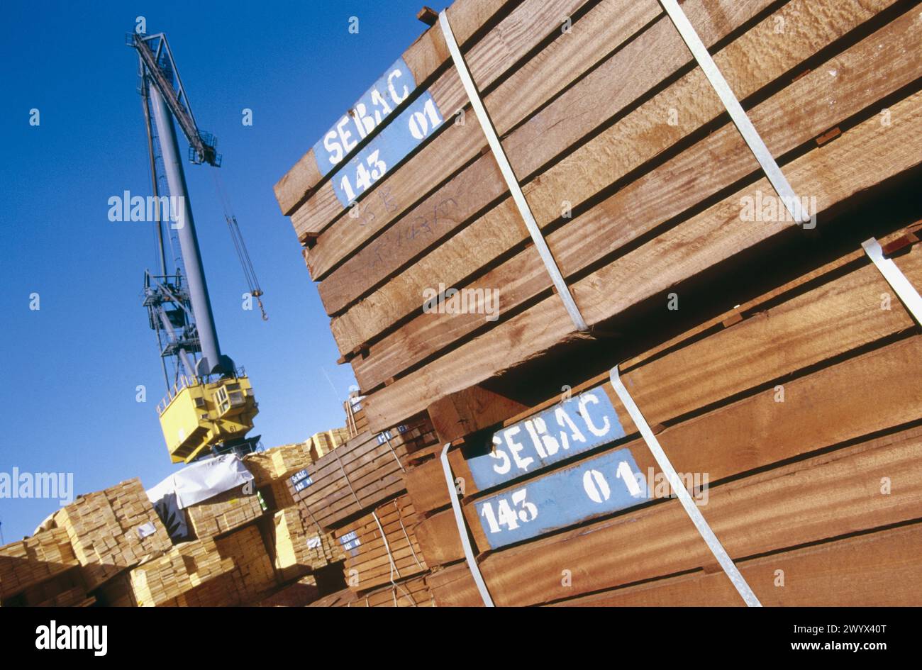 Lumber unloading hi-res stock photography and images - Alamy