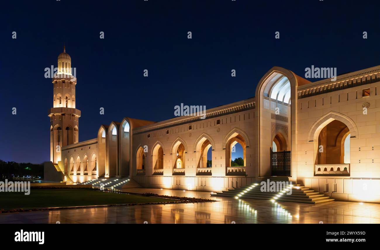 Sultan Qaboos Grand Mosque in Muscat by night Stock Photo - Alamy