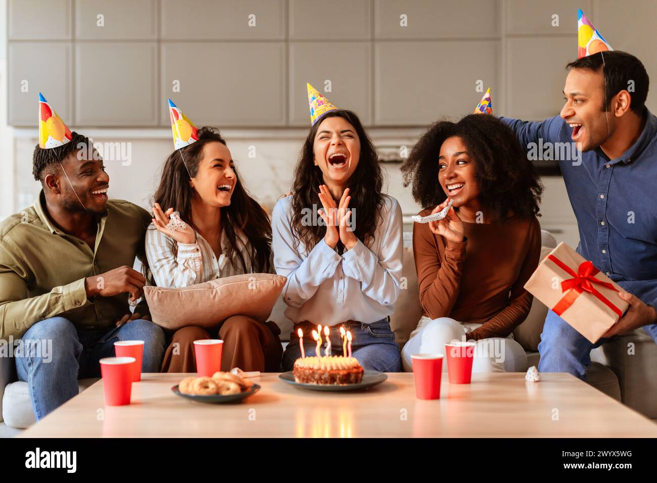 Birthday party home hi-res stock photography and images - Alamy