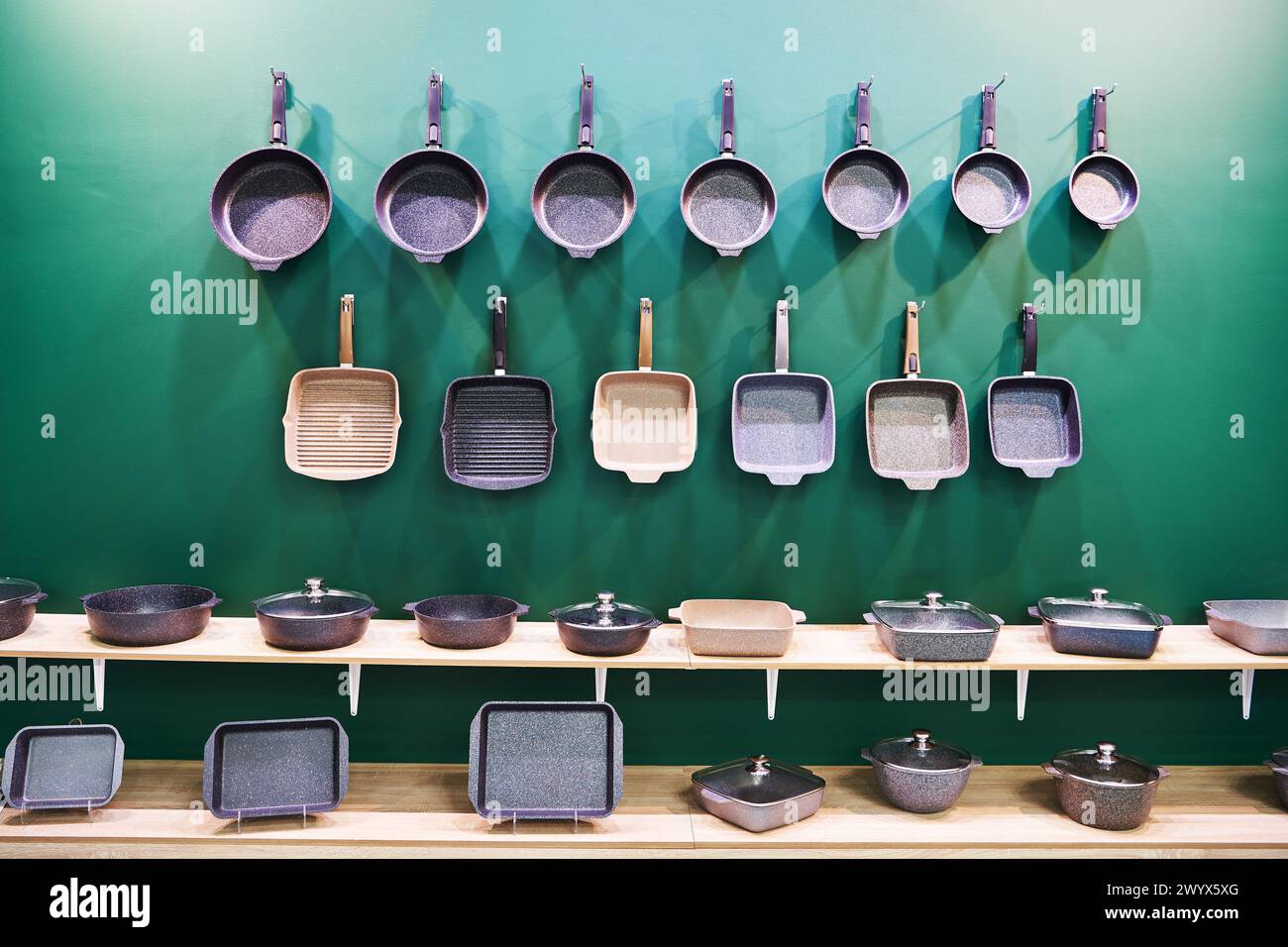 Household cooking hi-res stock photography and images - Alamy