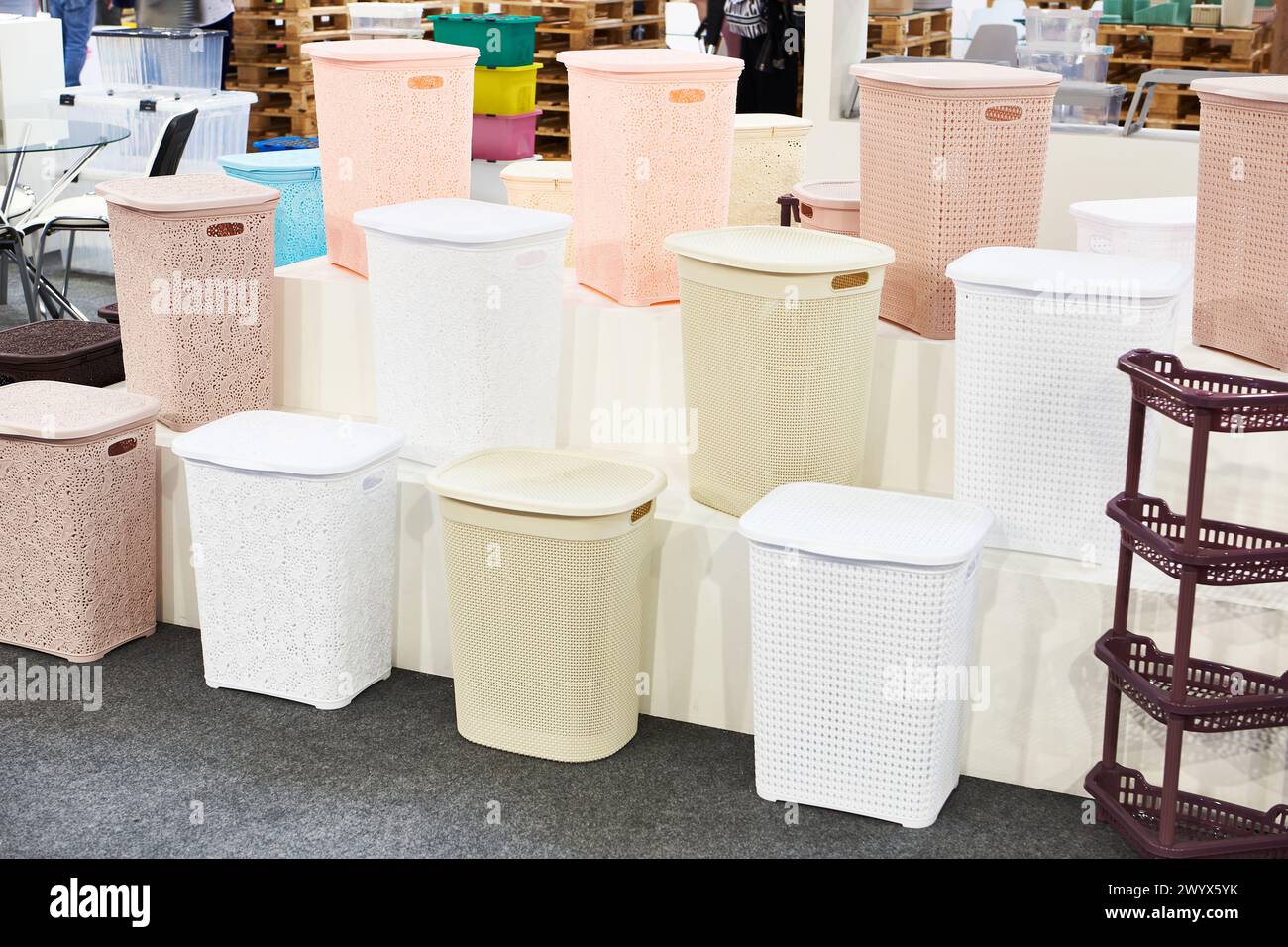 Household goods shop hi-res stock photography and images - Alamy