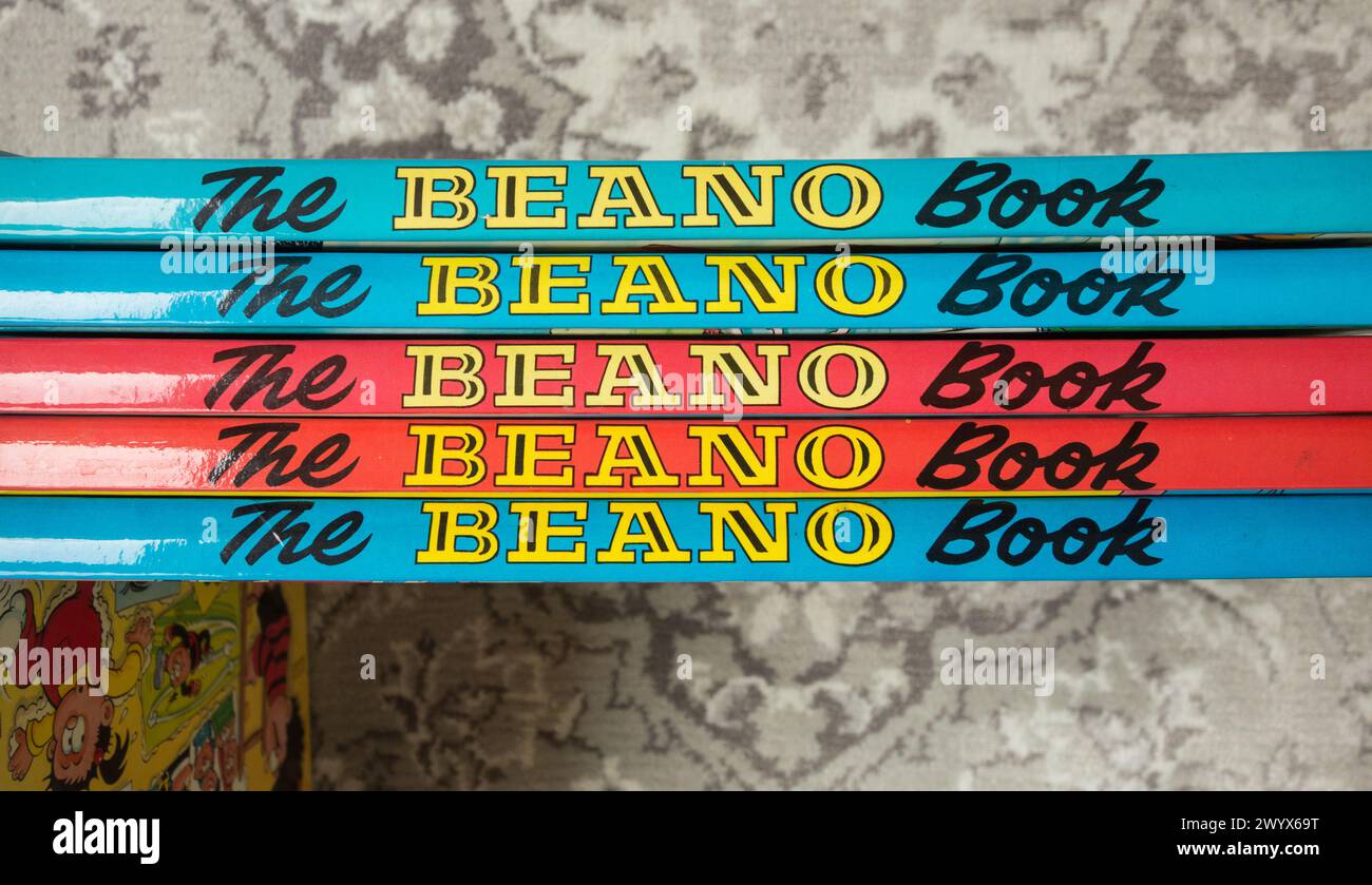 Close-up of colourful Beano book spines Stock Photo - Alamy