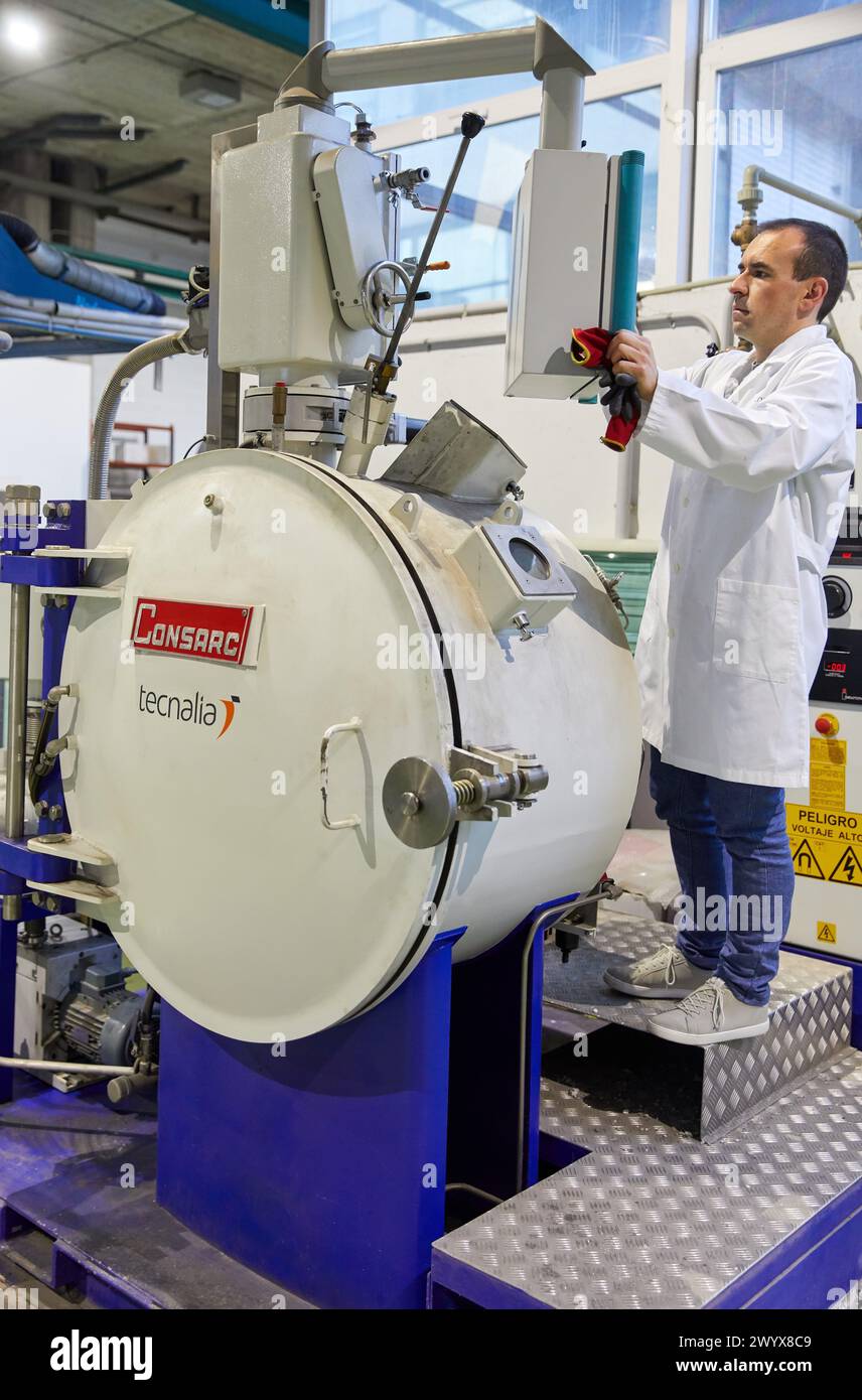 Melting and vacuum casting furnace hi-res stock photography and images - Alamy