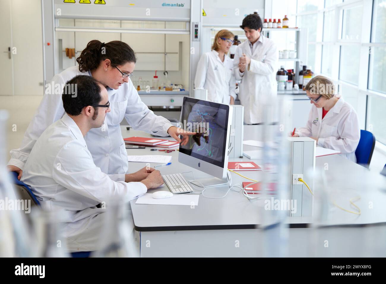 Laboratorio molecular hi-res stock photography and images - Alamy