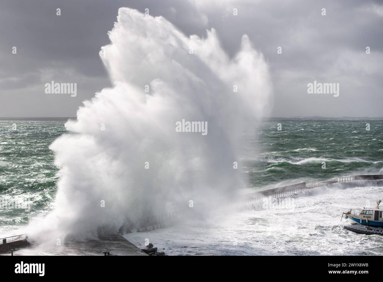 Vent violents hi-res stock photography and images - Alamy