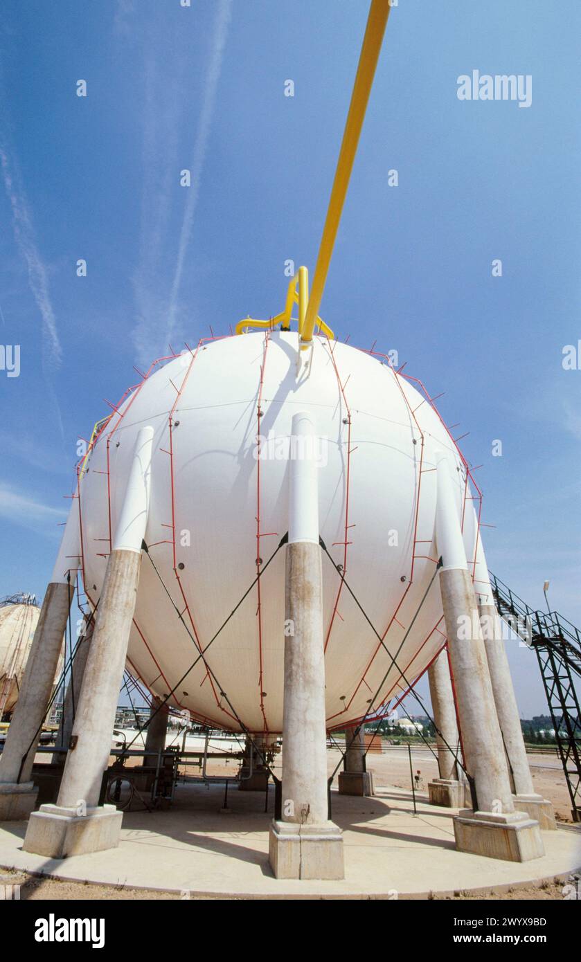 Gas tanks repsol ypf oil refinery hi-res stock photography and images ...