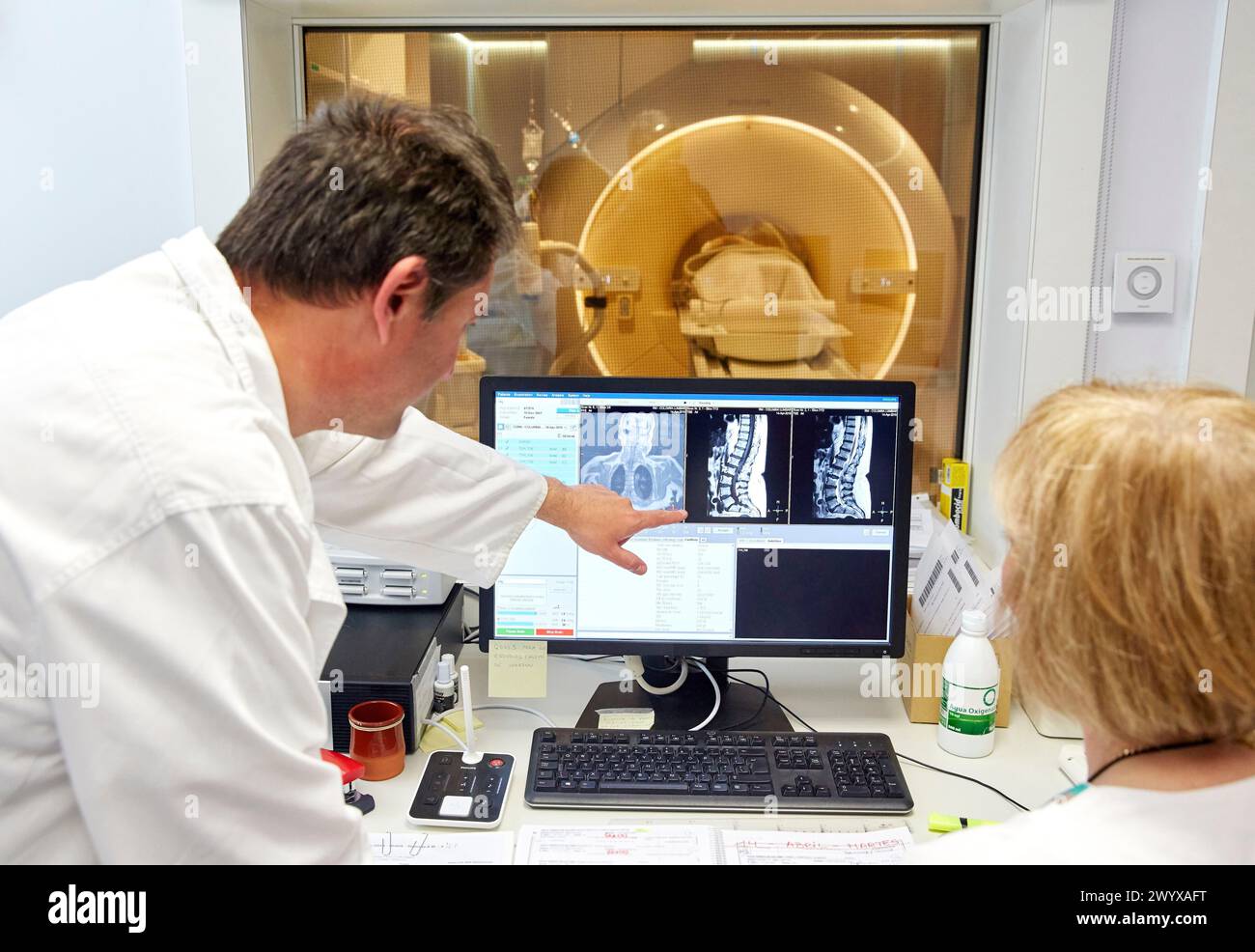 MRI scan, NMR (Nuclear Magnetic Resonance), medical imaging for ...