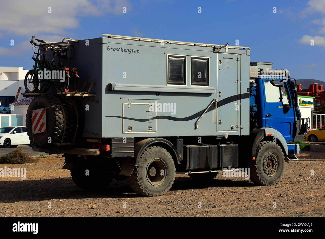 Rugged RV recreational vehicle, heavy duty extreme camper van, El ...