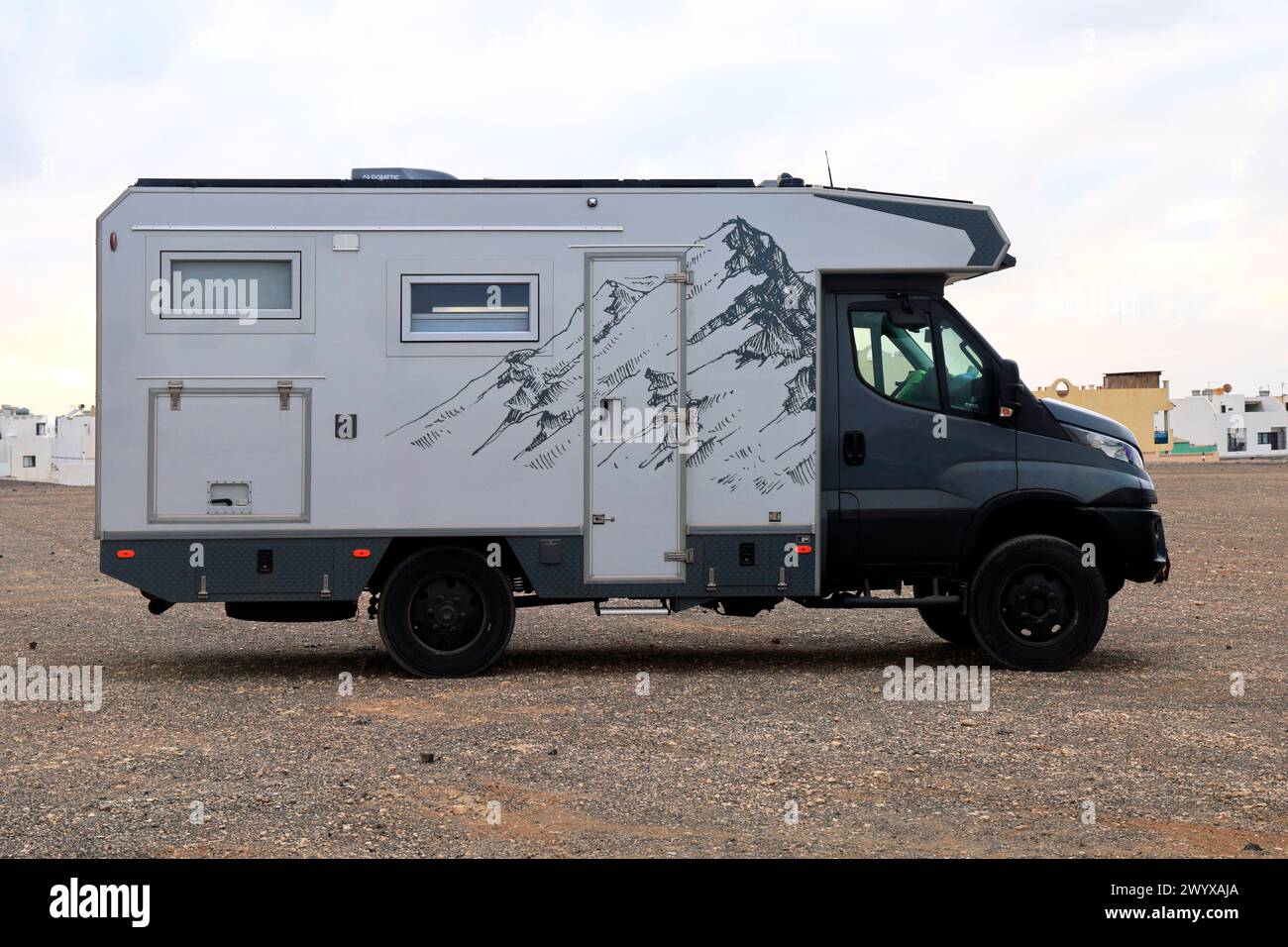 Rugged RV recreational vehicle, heavy duty extreme camper van, El ...