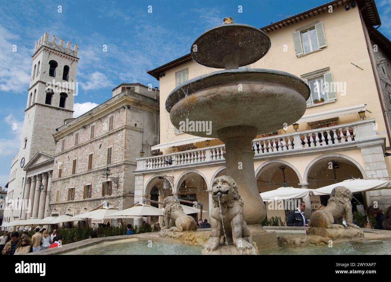Piazza del Comune with Palazzo del Capitano del Popolo and Temple of ...