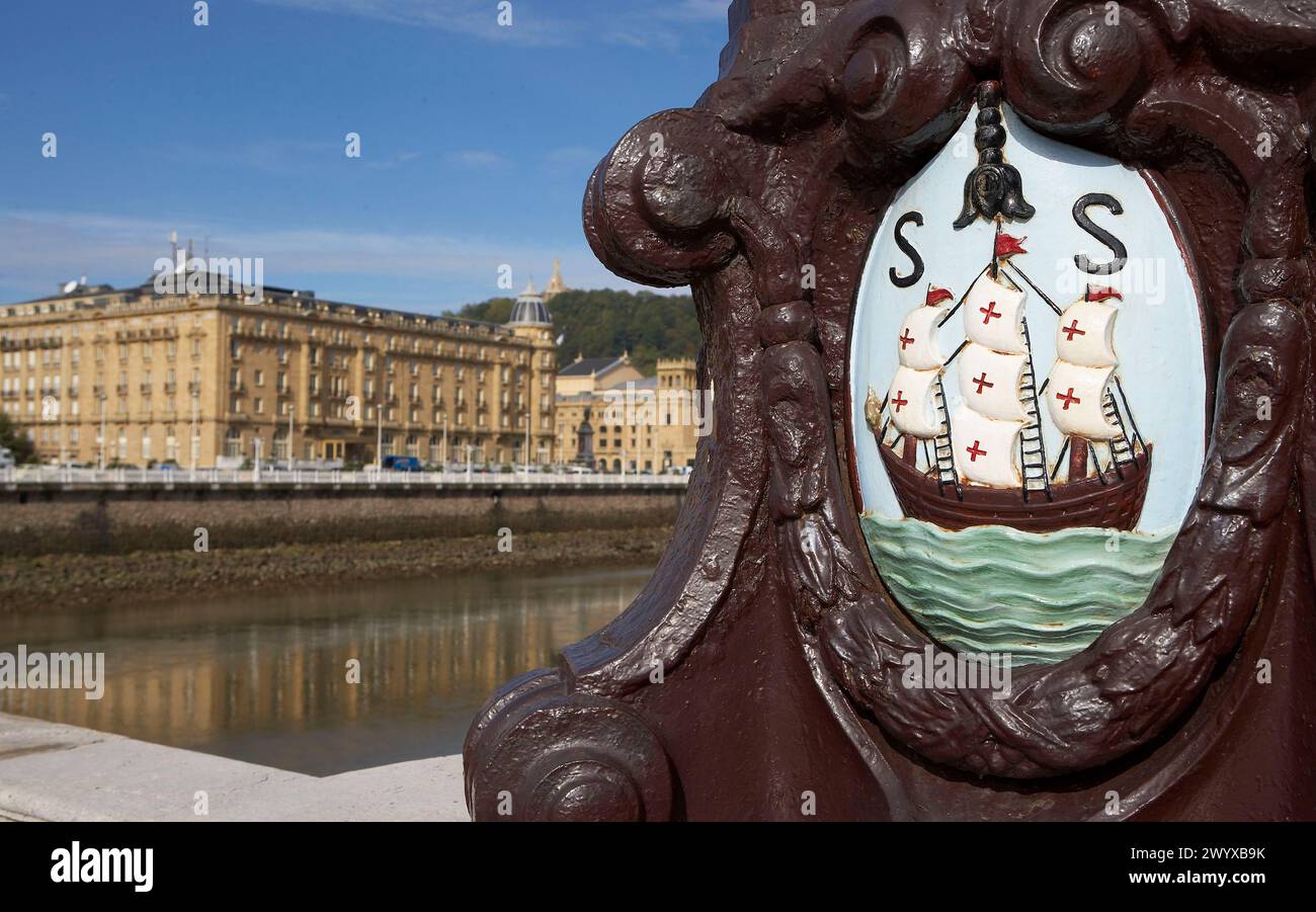 Santa catalina and maria cristina bridges hi-res stock photography and ...