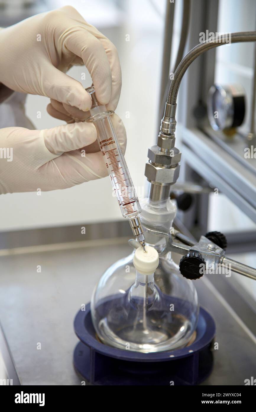 Dry distillation to produce dry solvents, synthesis lab, IkerChem ...