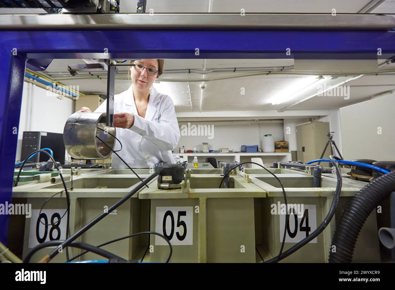 Automated pilot plant for layer deposition. Laboratory surfaces ...