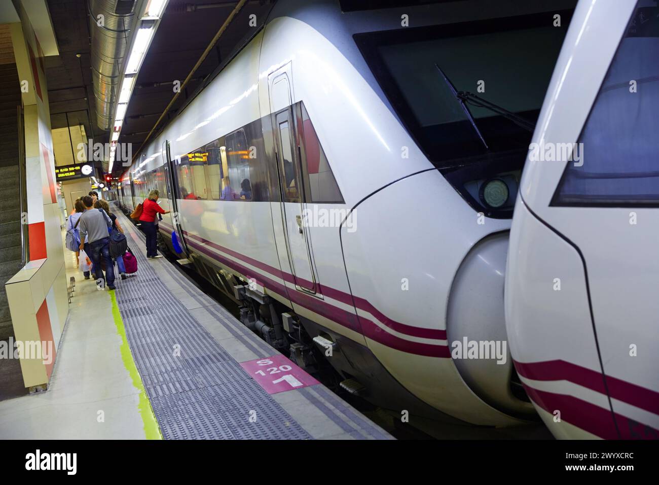 Interior barcelona sants station hi-res stock photography and images ...