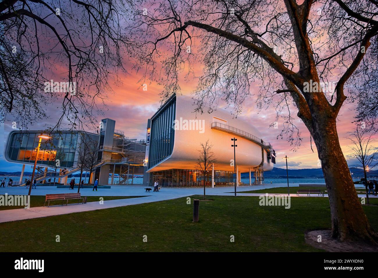 Botin Center Museum Art and Culture, Architect Renzo Piano, Jardines de ...