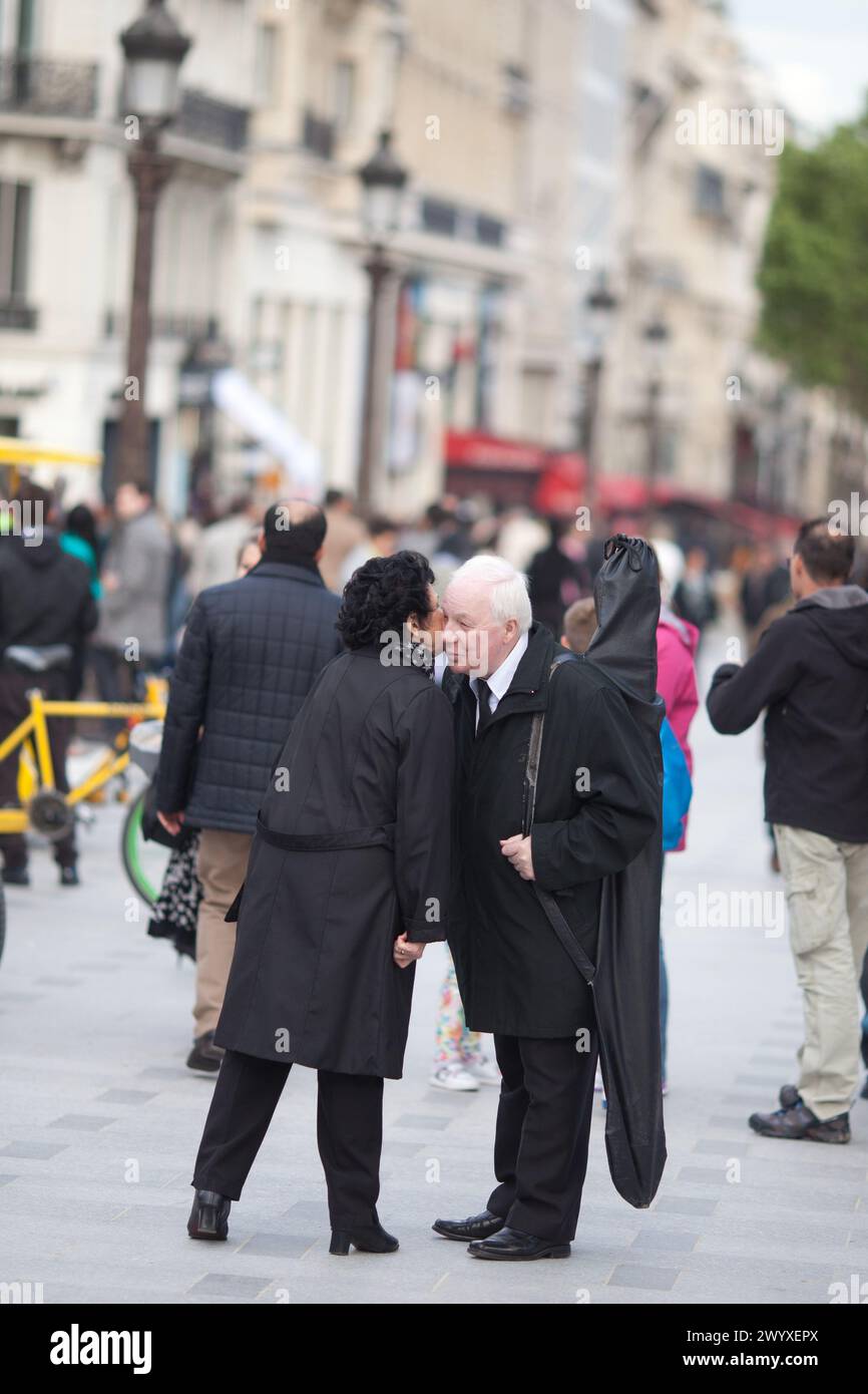 France paris mature woman hi-res stock photography and images - Alamy