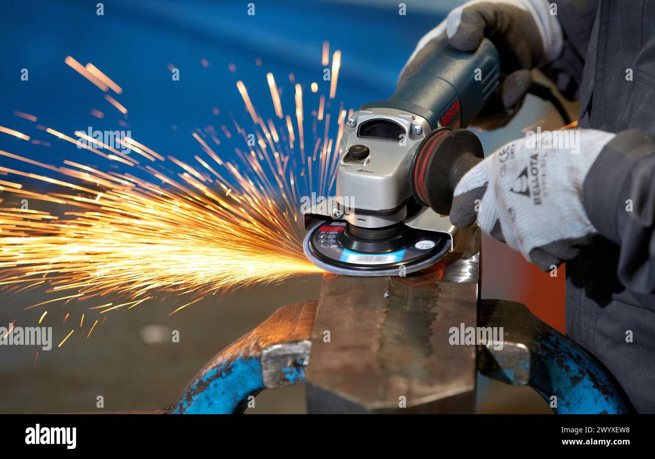 Rough grinding, forging, metalworking process, grinding machine with ...