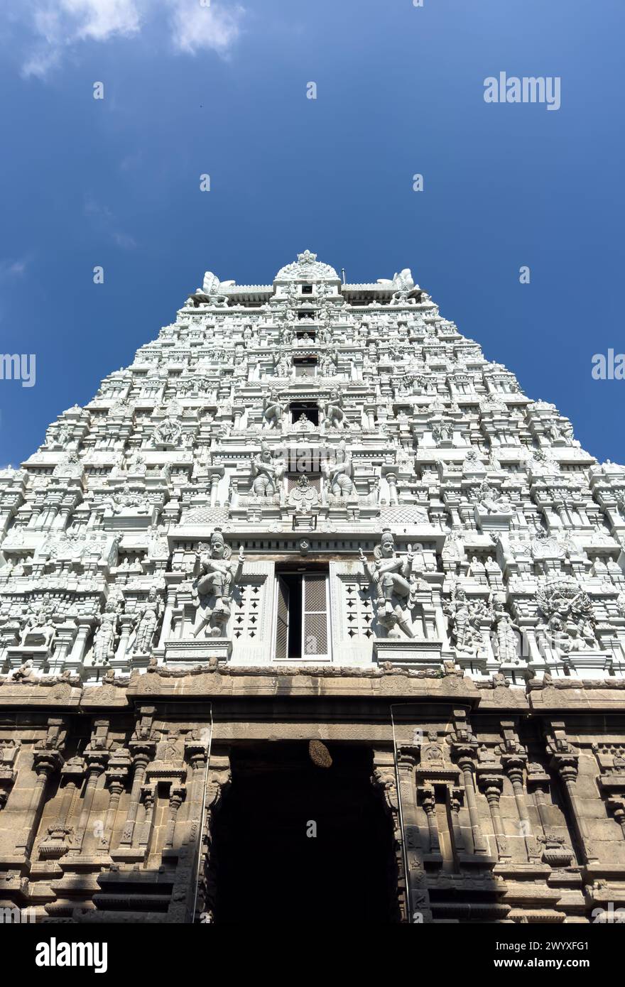 Beautiful tower in Arulmigu Arunachaleswarar Temple, Tiruvannamalai ...