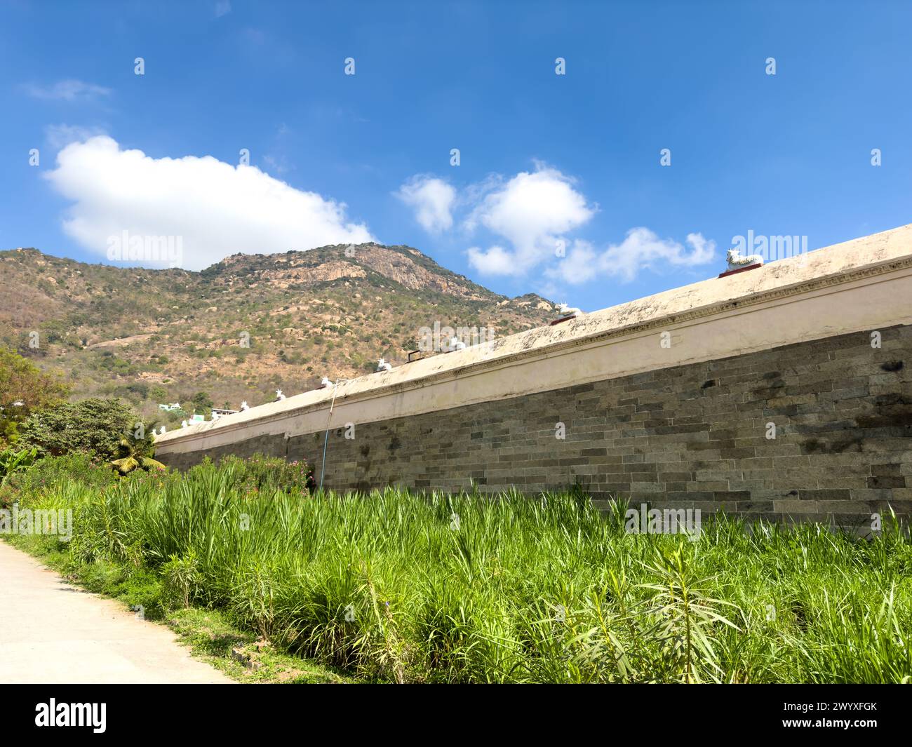 View of Annamalai Hill seen from Arulmigu Arunachaleswarar Temple ...