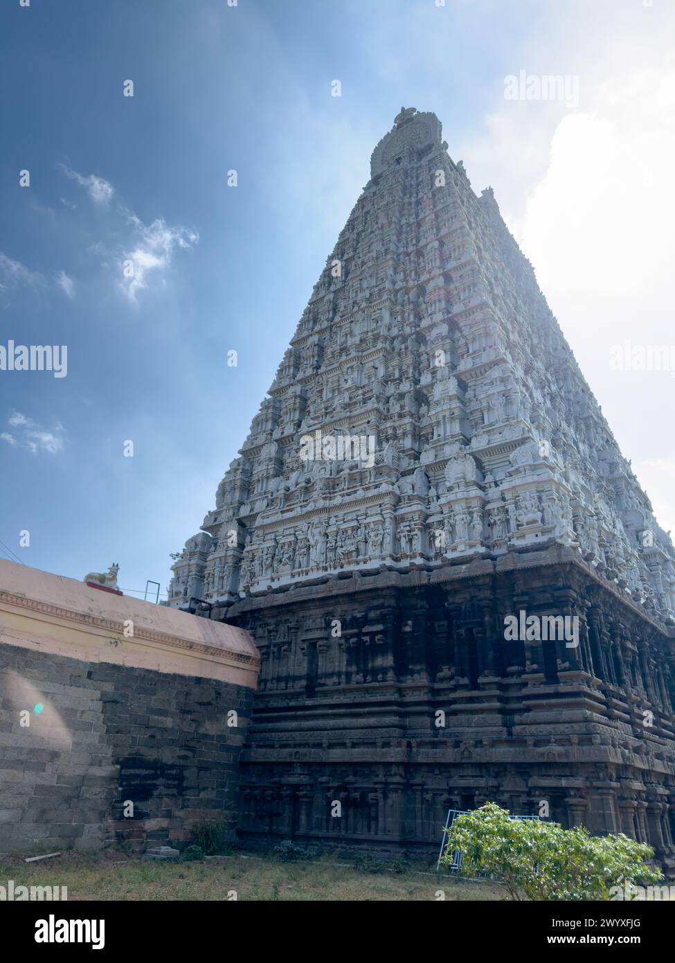 Beautiful tower in Arulmigu Arunachaleswarar Temple, Tiruvannamalai ...