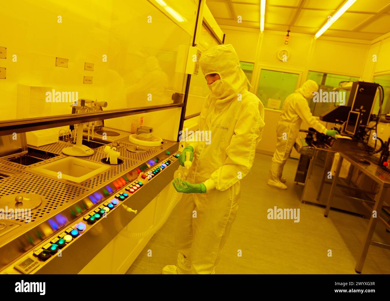 Ramgraber solvent wetbench / EVG mask aligner. Photolithography Room ...