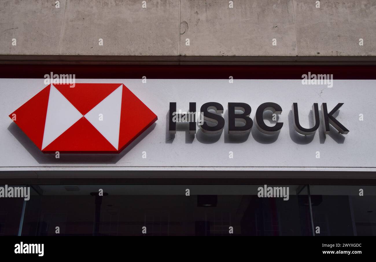 London, UK. 8th April 2024. Exterior view of an HSBC bank branch in ...