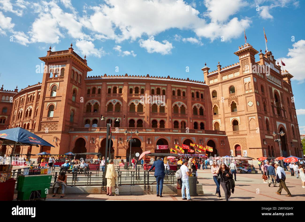 Fighting Bull, Plaza de Toros Las Ventas Square, Bullfighting arena ...