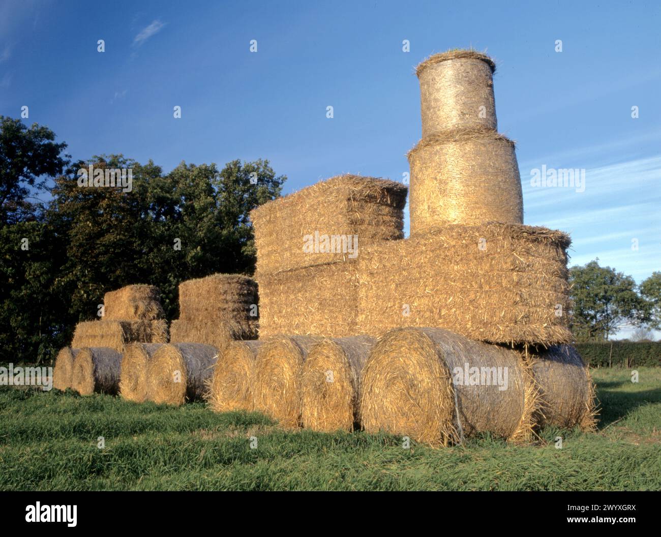 Steam train sculpture hi-res stock photography and images - Alamy