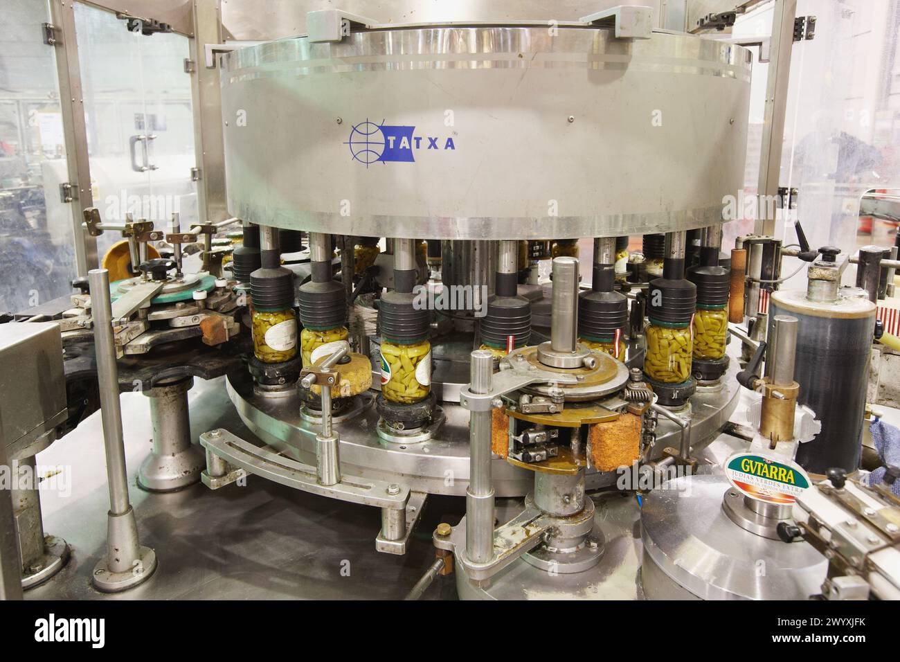 Labeling and packaging canned vegetables, Green bean, Canning Industry ...