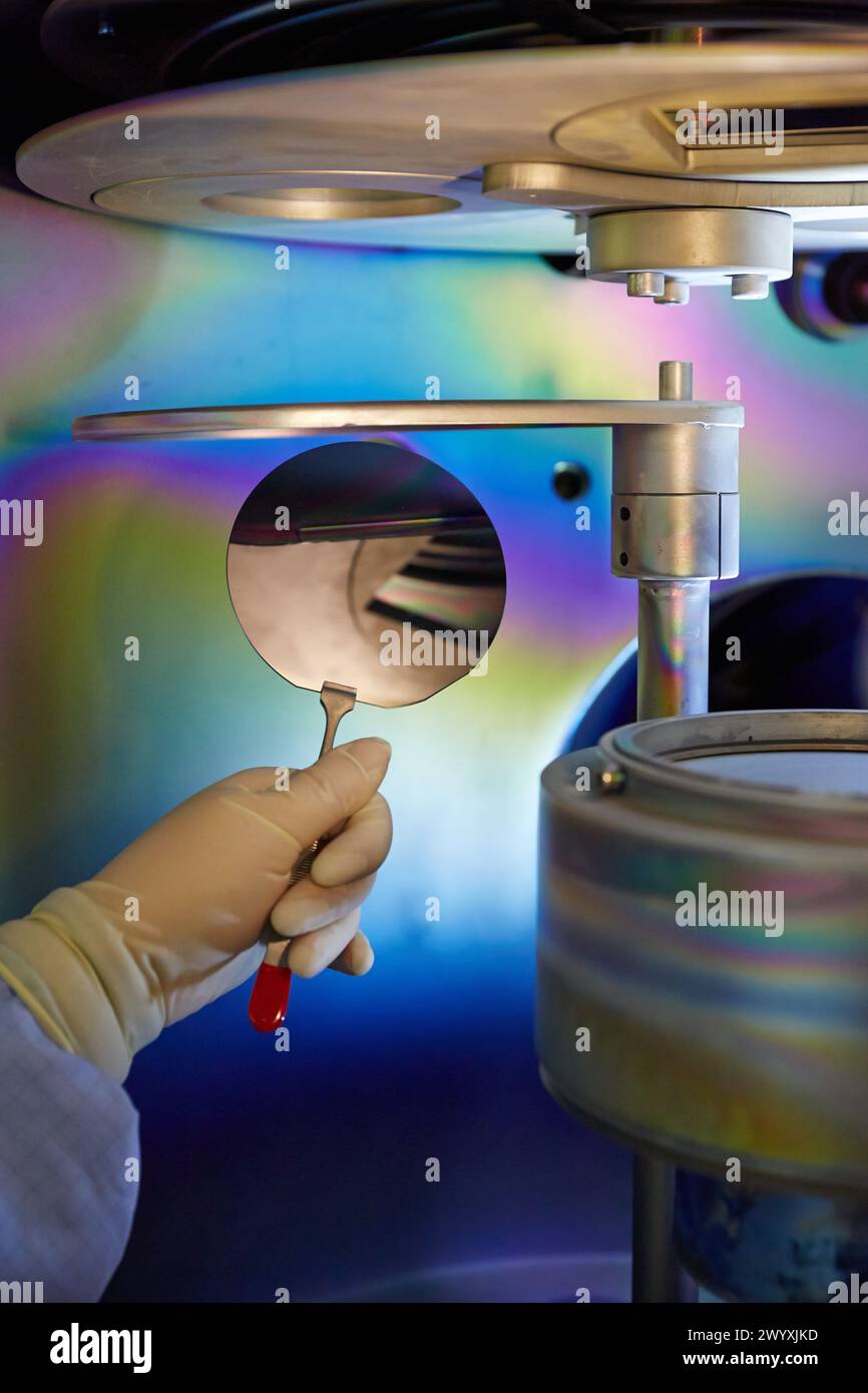 Cleanroom image hi-res stock photography and images - Alamy