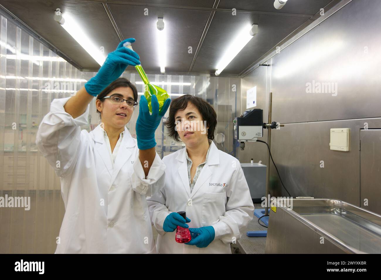 Researchers watching shown in laminar flow cabin, Research on building ...