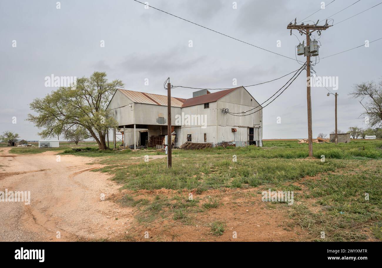Abandoned buildings of an old cotton gin in the village of Loop, Texas ...