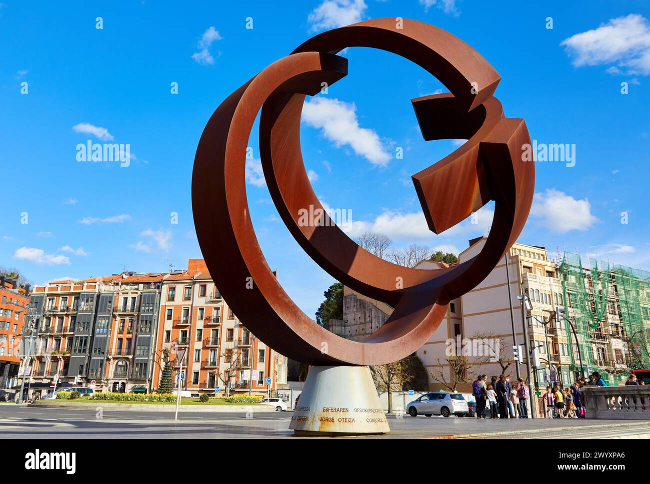 'Variante ovoide de la desocupación de la esfera', sculpture by Jorge ...