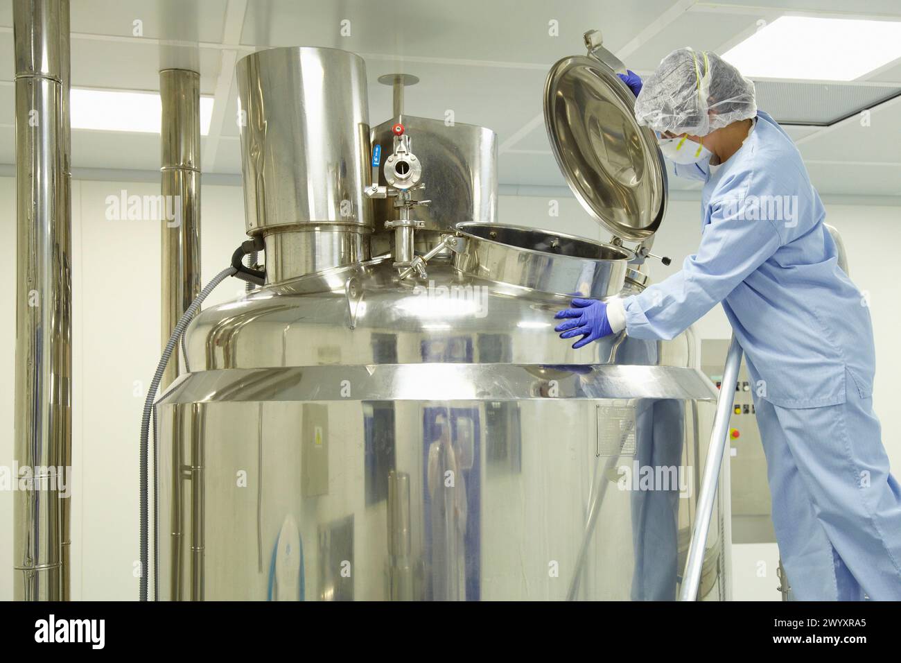 Reactor cap hi-res stock photography and images - Alamy