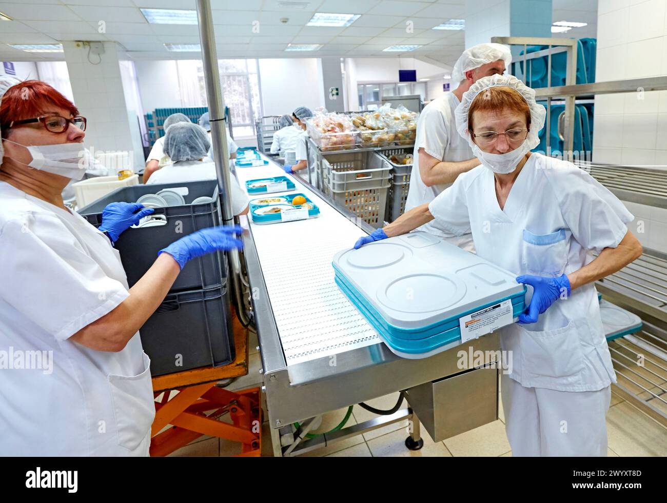 Food serving line, Hospital meal preparation, Kitchen, Hospital ...