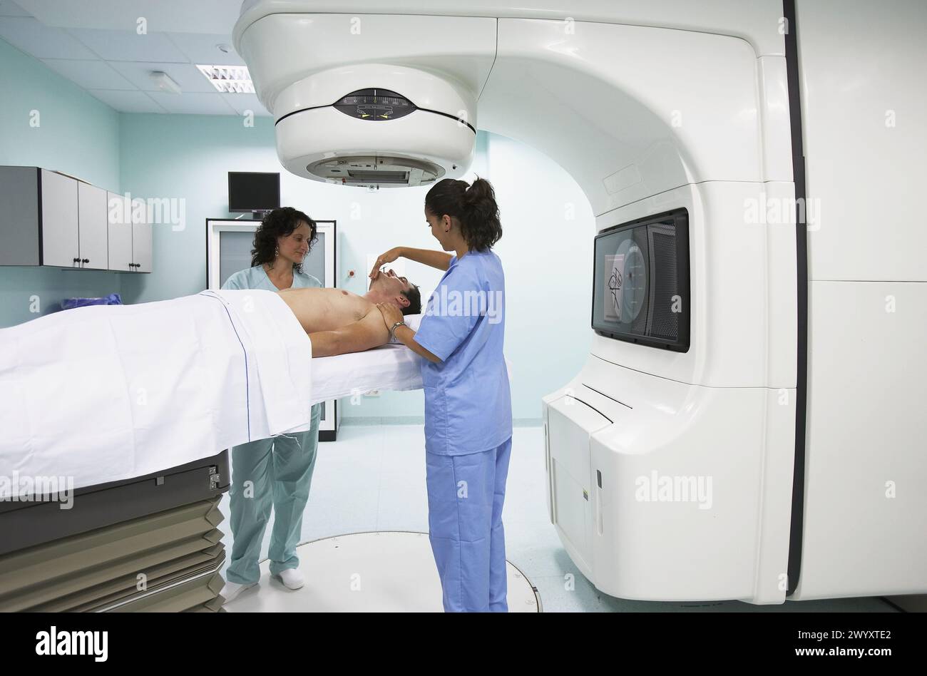 Linear accelerator, radiation therapy oncology Stock Photo - Alamy