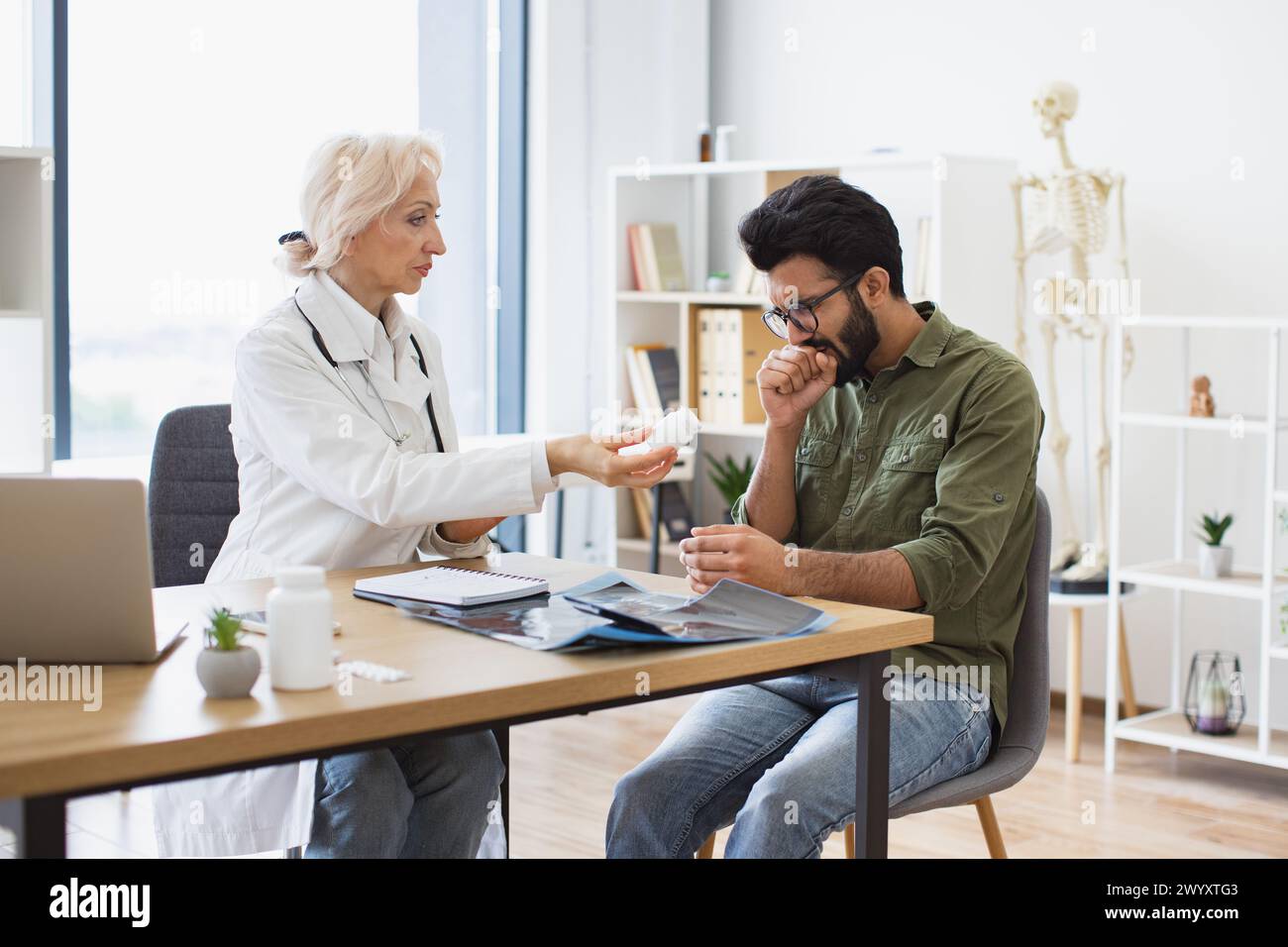 Woman doctor giving jar hi-res stock photography and images - Alamy