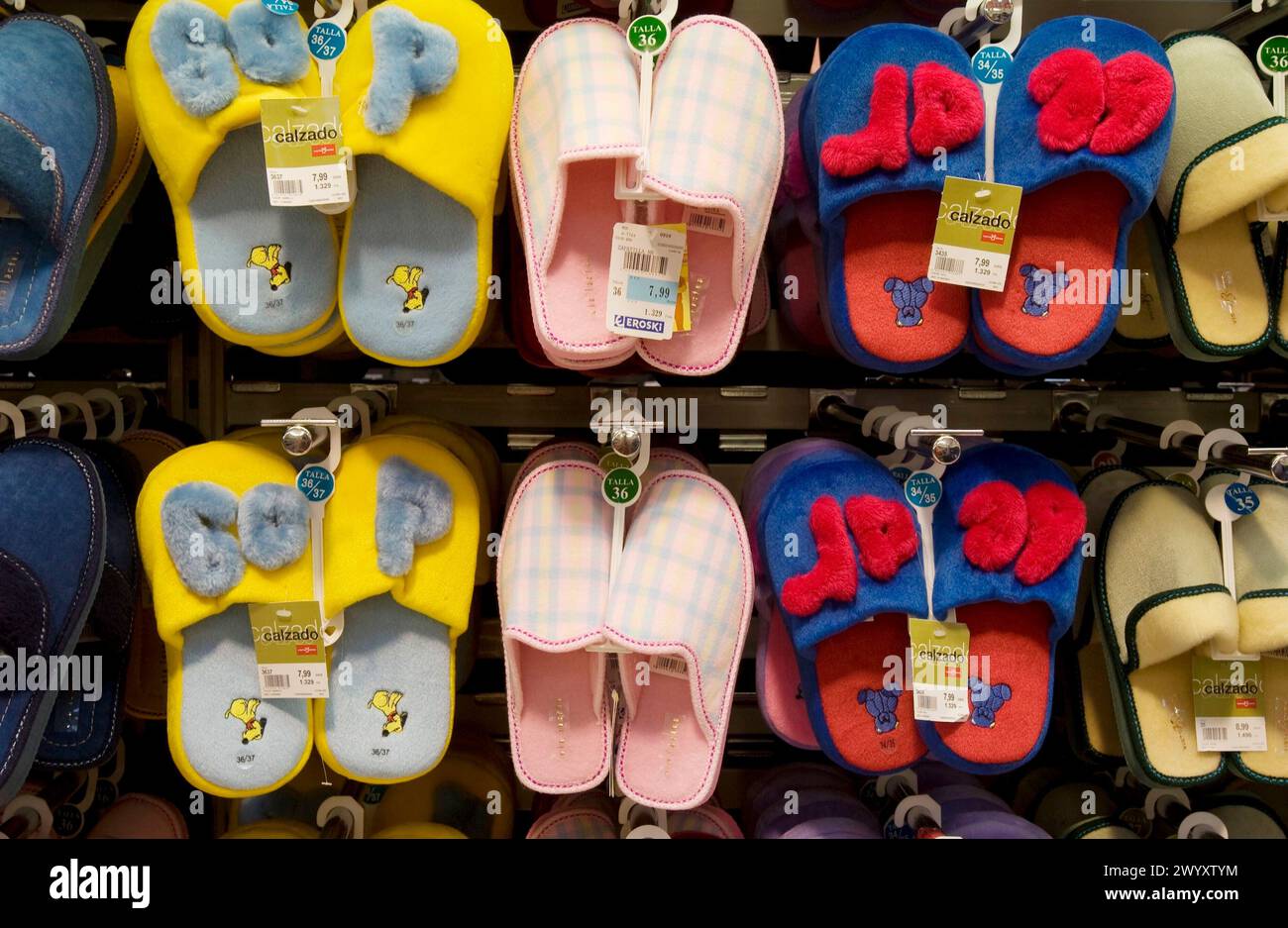 Interior supermarket without people hi-res stock photography and images ...