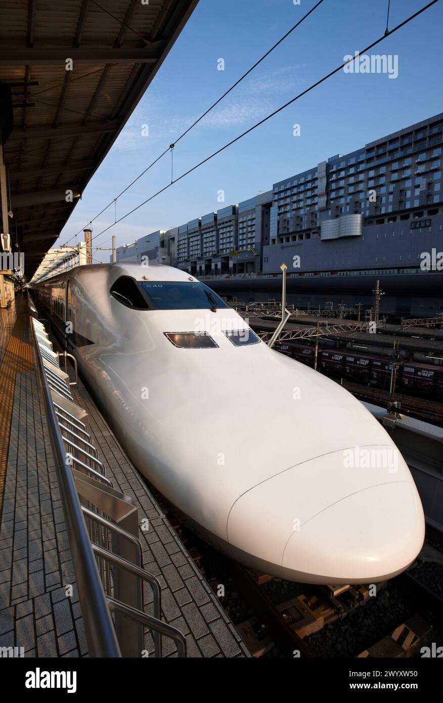Bullet train japan close up hi-res stock photography and images - Alamy