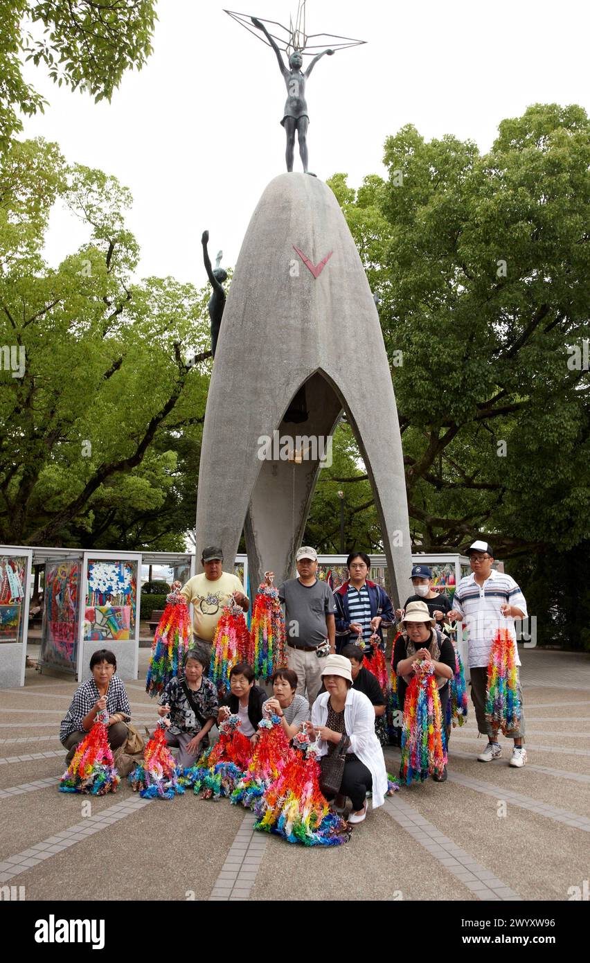 Children´s peace monument, Peace Memorial Park, Hiroshima, Japan Stock ...