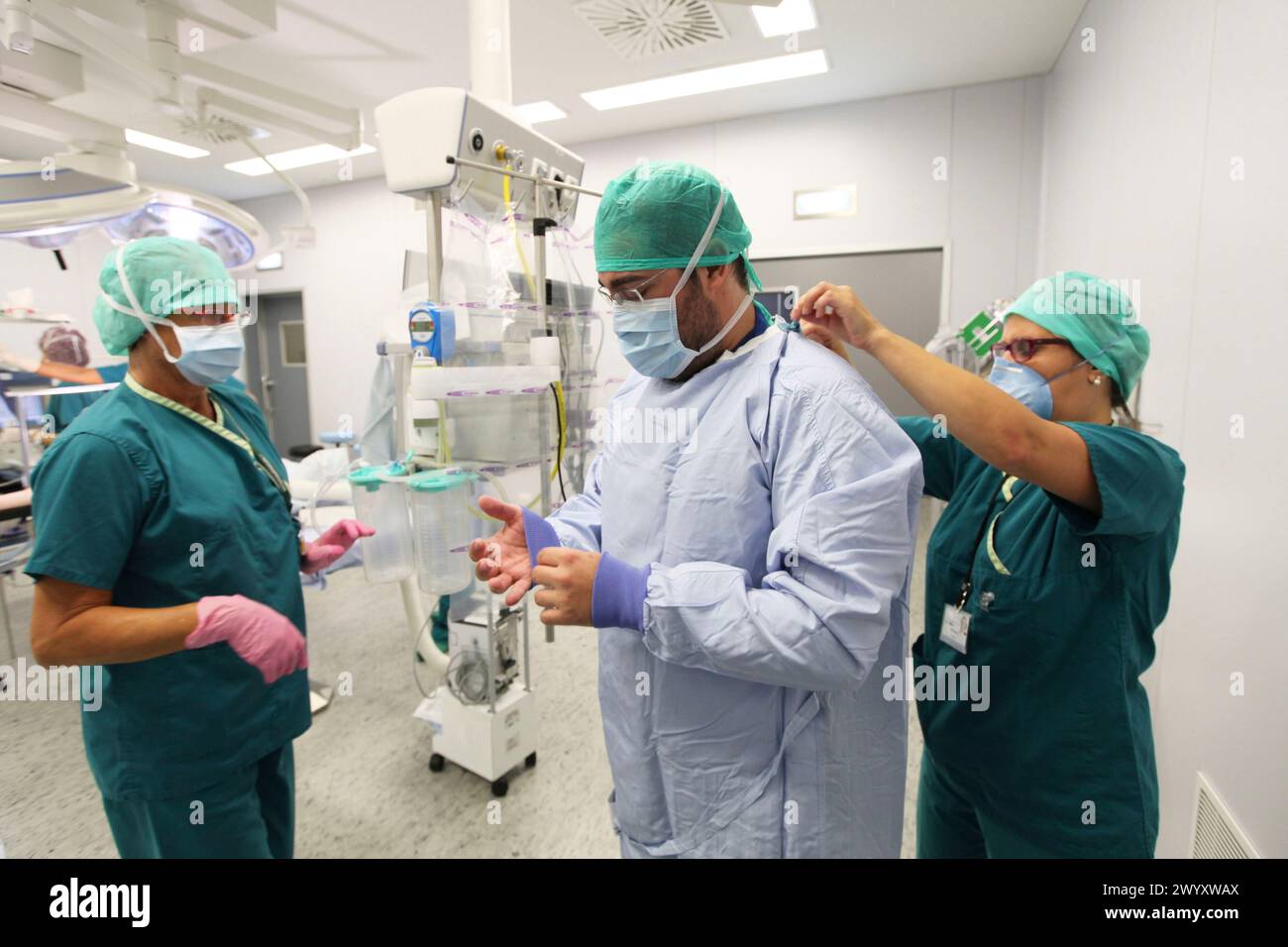 Surgeon, Surgery, Operating room, Onkologikoa Hospital, Oncology ...