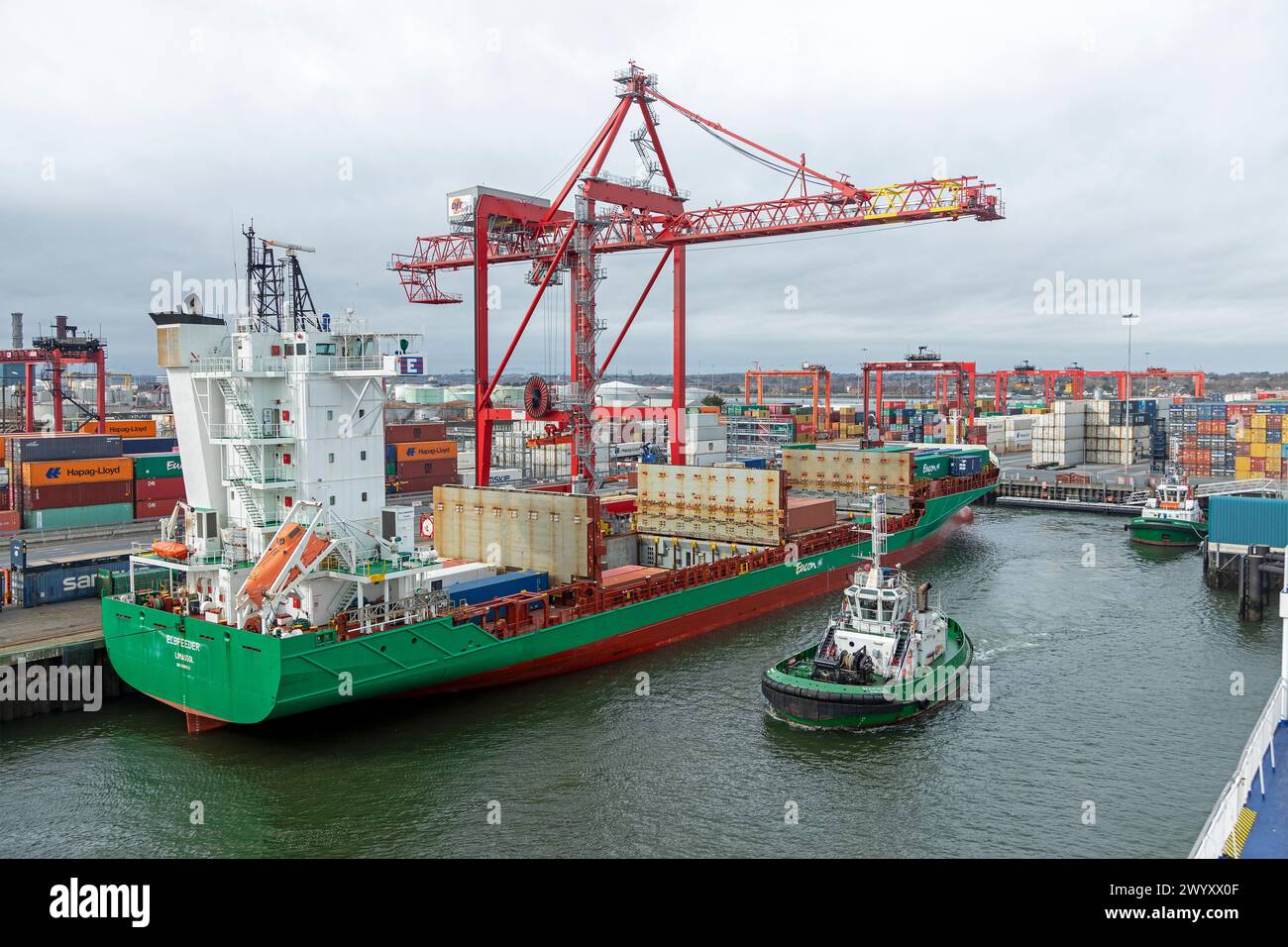Portainer crane hi-res stock photography and images - Alamy