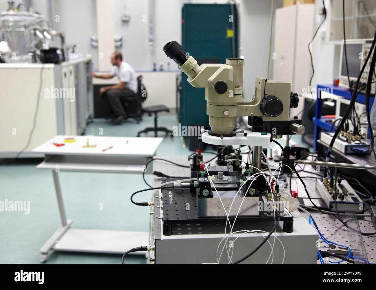 Probe station, Deposition laboratory, Cic Nanogune, Centro de ...