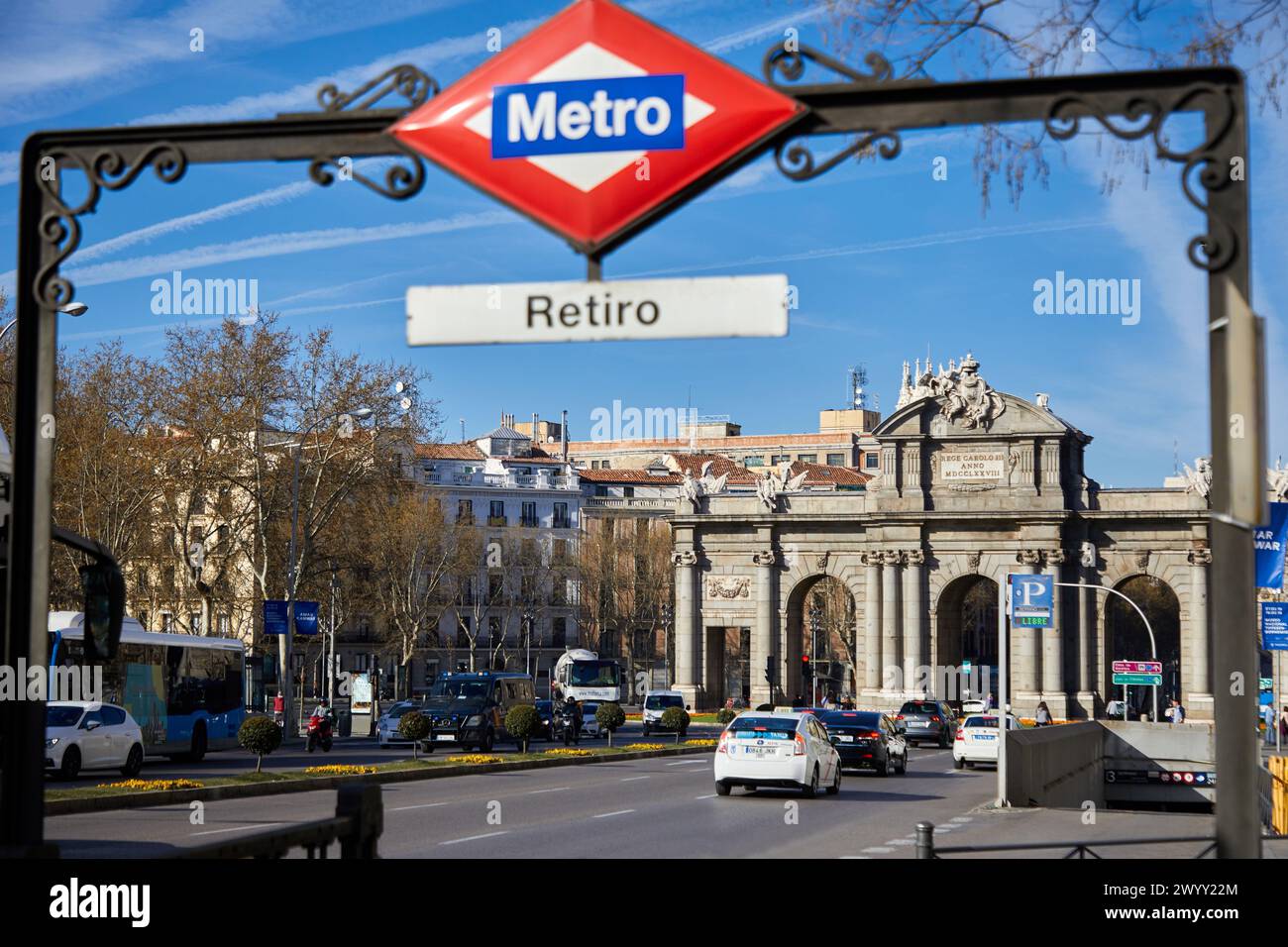 Entrance to the metro, Retiro Station, Puerta de Alcalá, Alcalá Street ...