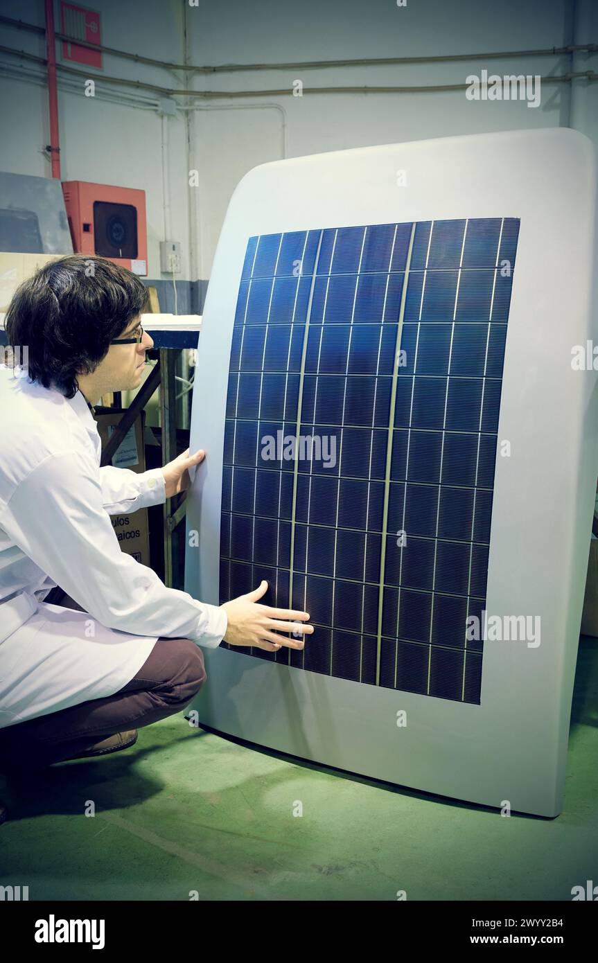 Laboratorio solar hi-res stock photography and images - Alamy