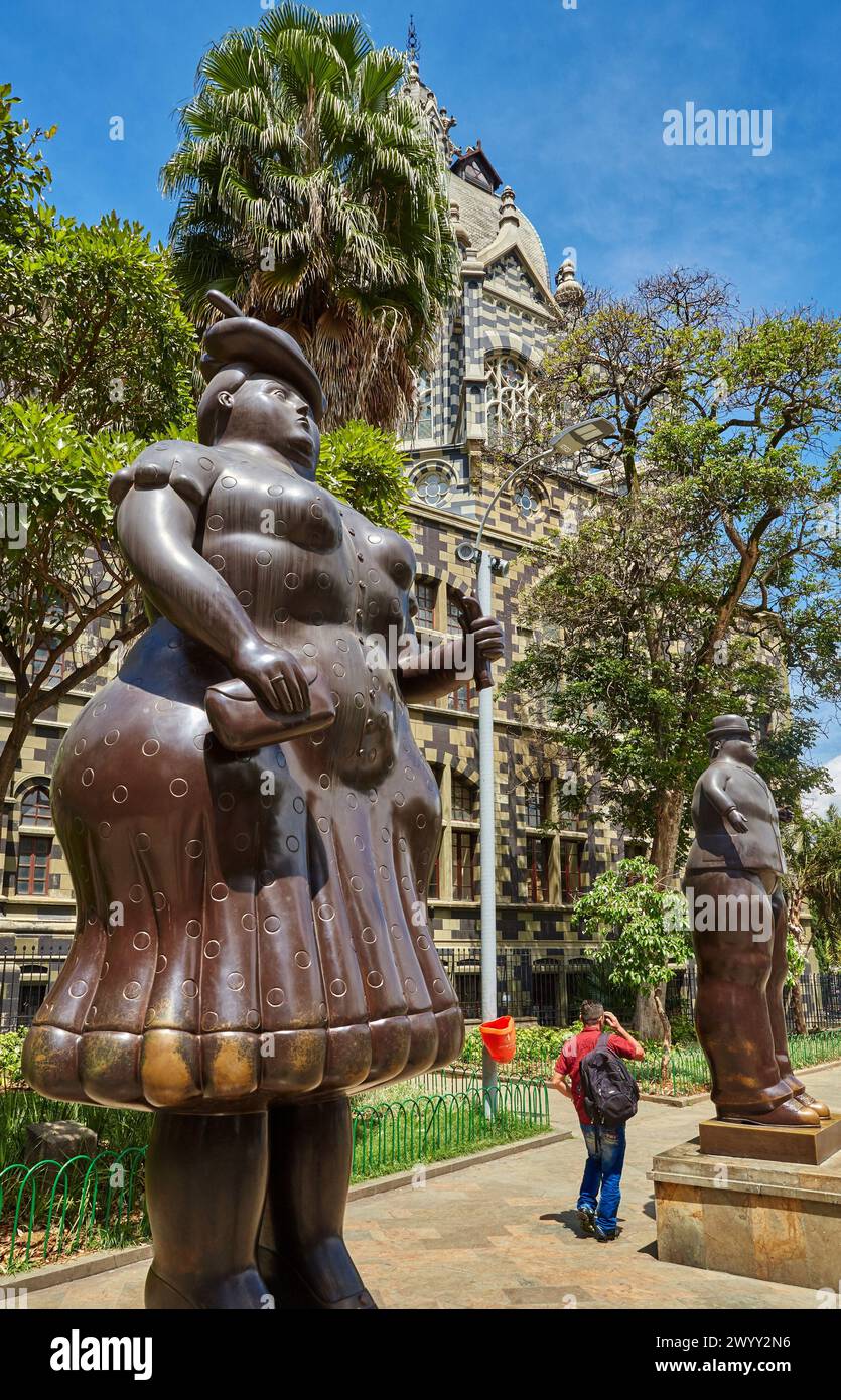 "Mujer vestida" and "Hombre vestido" Sculptures by Fernando Botero ...