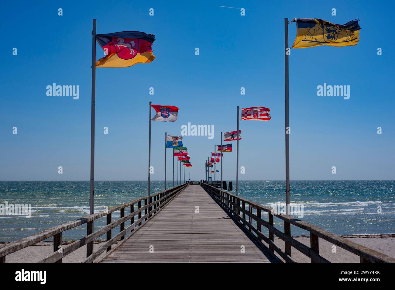 Fahnen am strand hi-res stock photography and images - Alamy